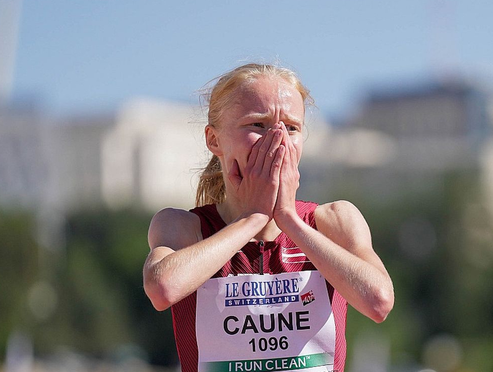 Vieglatlētei Agatei Caunei zelts U-20 čempionātā Izraēlā